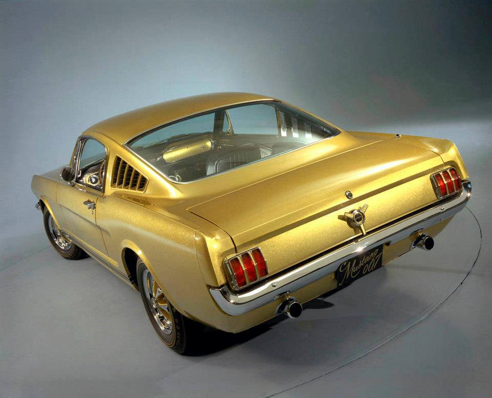 007 Goldfinger Mustang - Stowarzyszenie Mustang Klub Polska